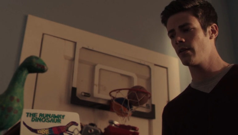 The Flash Review: Runaway Dinosaur (Season 2 Episode 21)