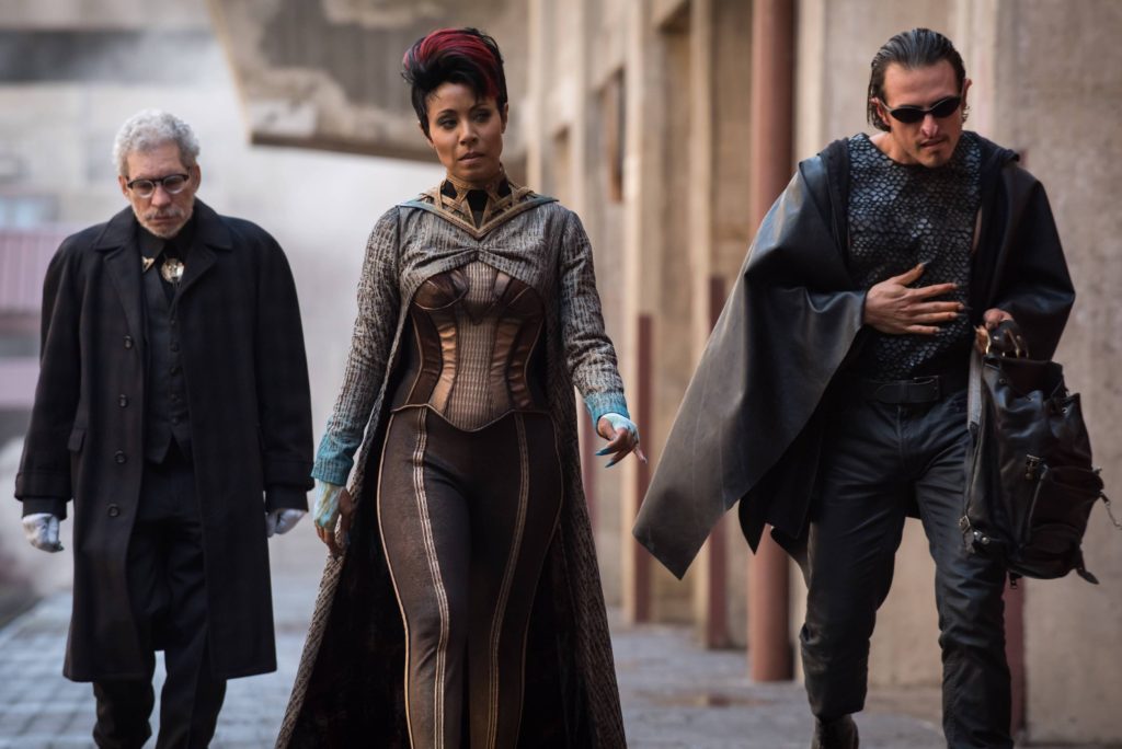 Gotham Season Premiere Photo Preview: Penguins, Criminals, and Fish ...