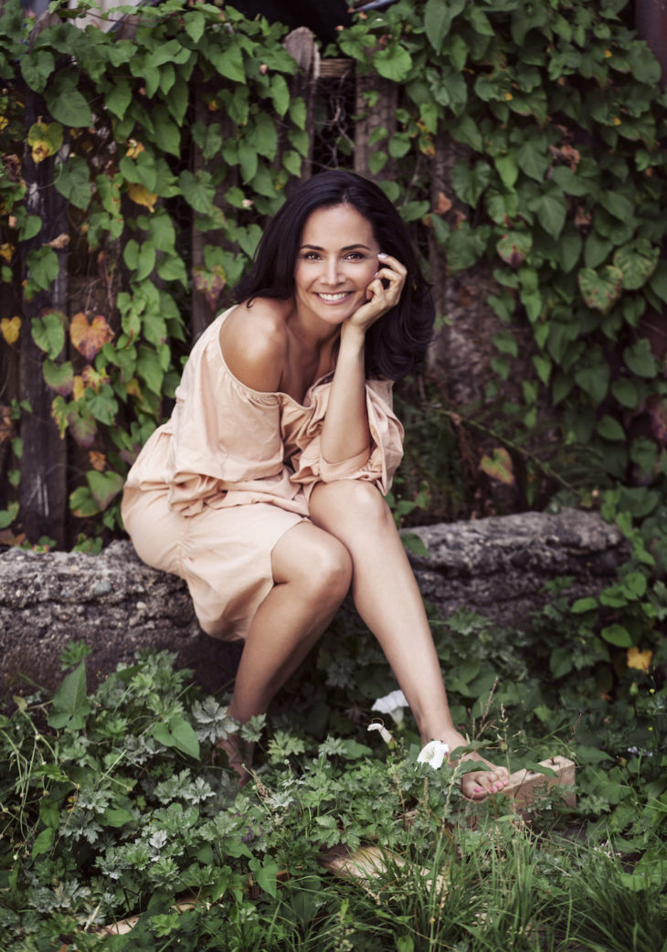 Sarah Edmondson Talks Hallmark Channel’s ‘At Home in Mitford ...