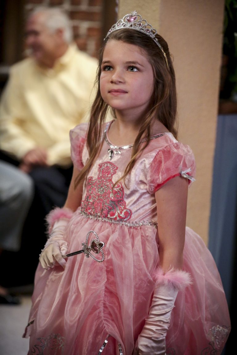 Young Sheldon Review: Summer Sausage, a Pocket Poncho, and Tony Danza ...