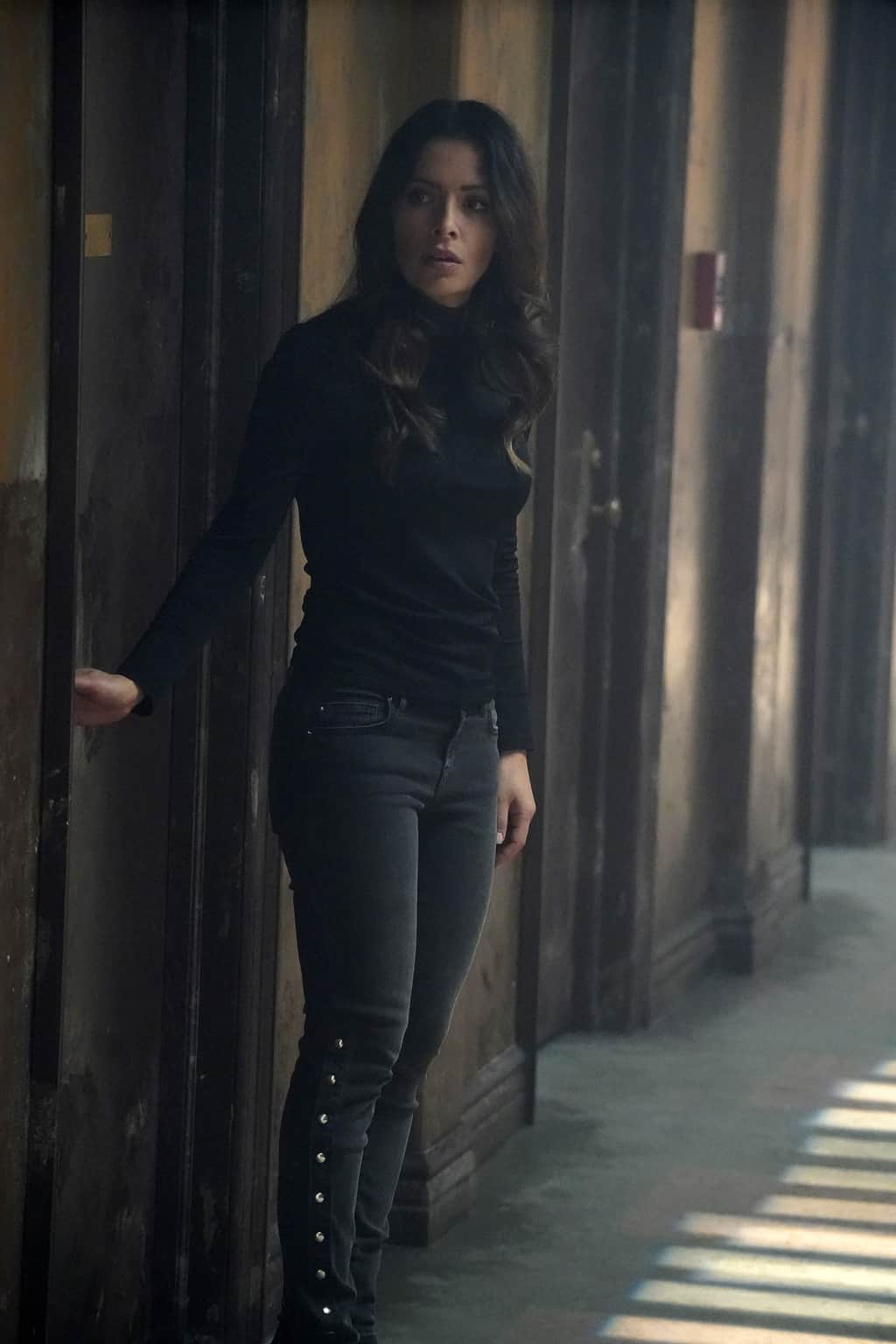 Reverie Season 1 Episode 10 – Sarah Shahi as Mara Kint | Tell-Tale TV