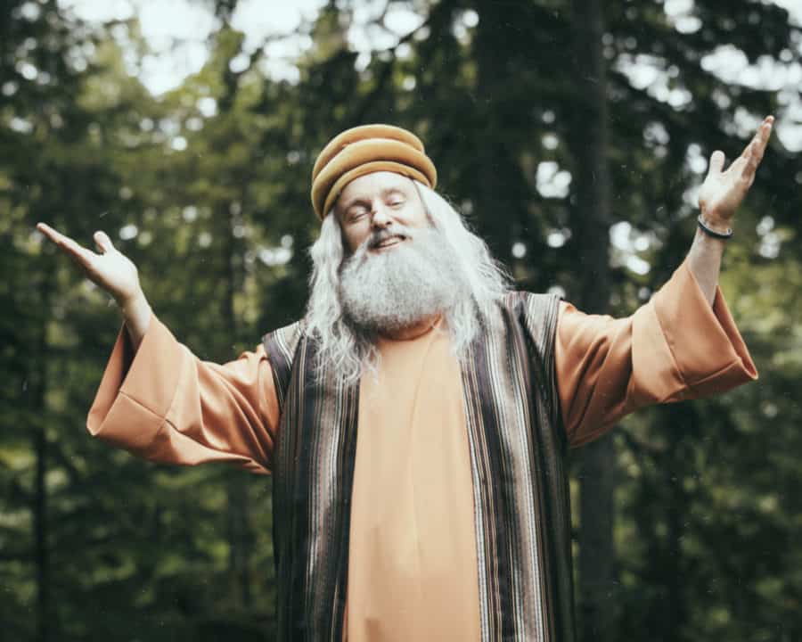 Documentary Now! Review: Batsh*t Valley (Season 3 Episodes 1-2)