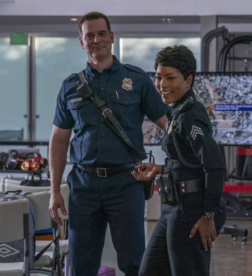 9-1-1 Season 2 Episode 14 – Angela Bassett as Athena Grant and Peter ...
