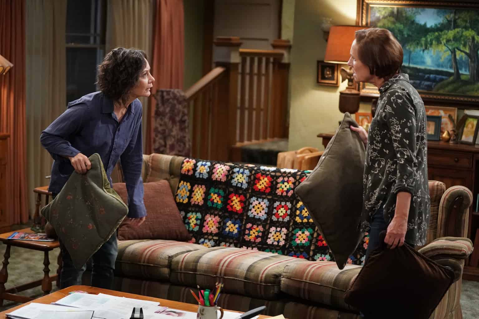 SARA GILBERT, LAURIE METCALF | Tell-Tale TV