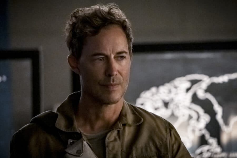 The Flash Season 6 Episode 10 – Tom Cavanagh as Nash Wells | Tell-Tale TV