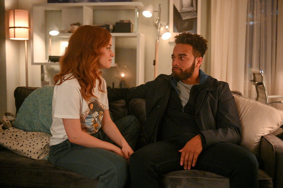 10 Essential Elements That Make Romantic Comedy TV Shows Great