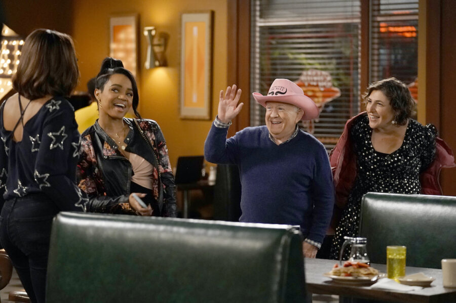 Call Me Kat Review: All Nighter (Season 1 Episode 8)