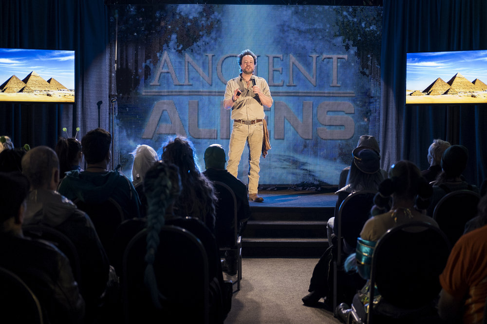 Resident Alien Review: Welcome Aliens (Season 1 Episode 9)