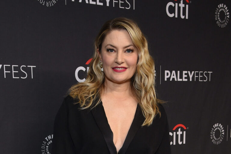 Mädchen Amick on Whether She’ll Direct More ‘Riverdale’ Episodes ...