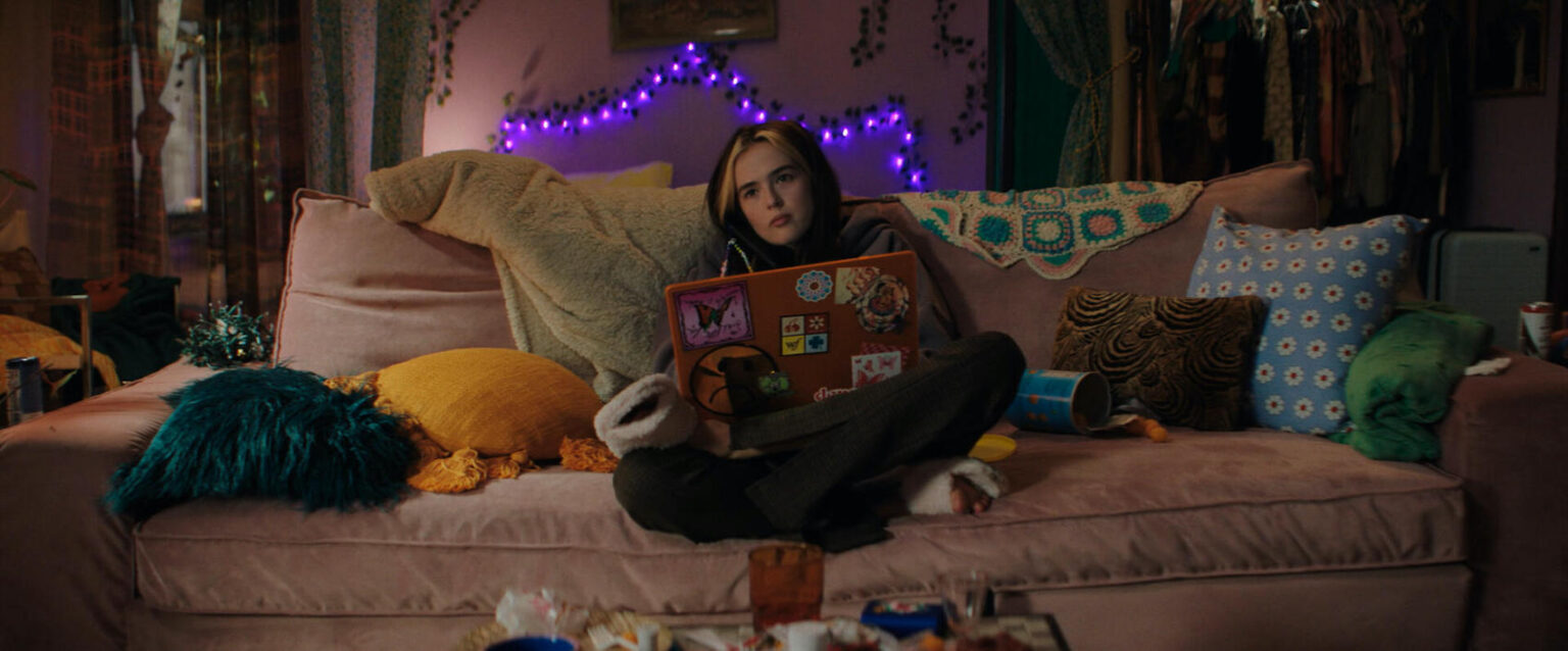 Not Okay Review: A Compelling Satire That Weaponizes Zoey Deutch ...