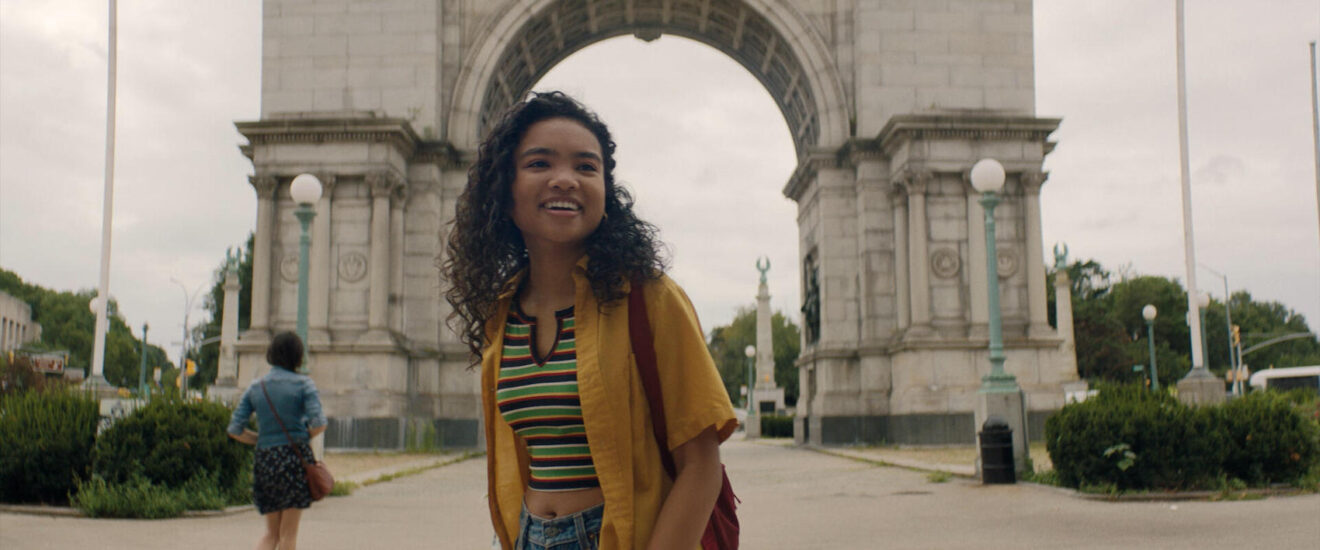 Not Okay Review: A Compelling Satire That Weaponizes Zoey Deutch ...