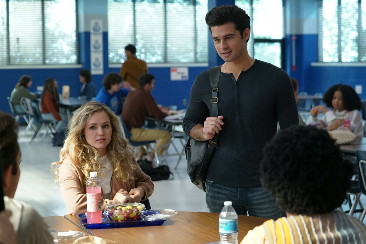 Stargirl Season 3 Episode 5 Review: Frenemies — Chapter Five: The Thief
