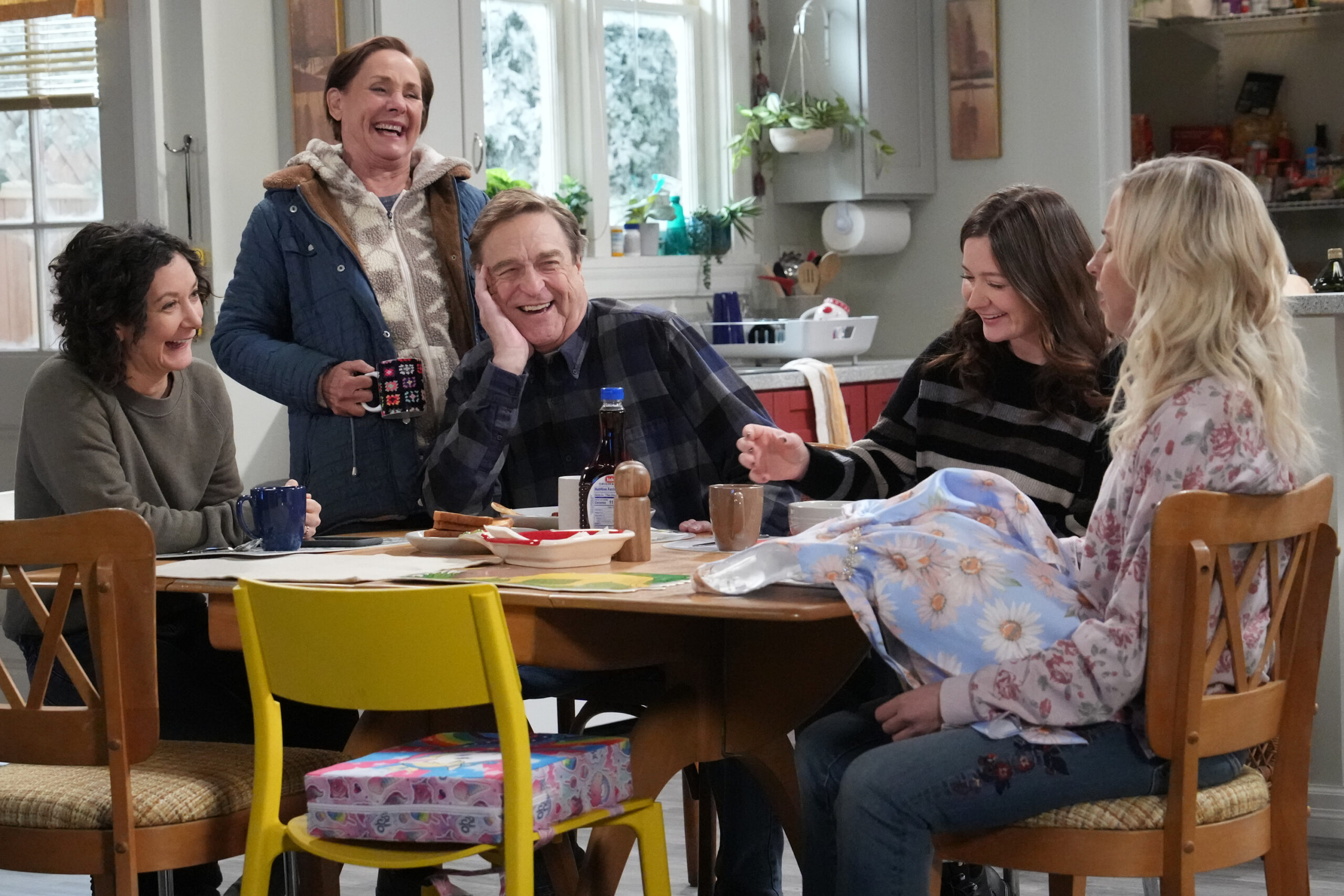Preview — The Conners Season 5 Episode 10: The Dog Days of Christmas