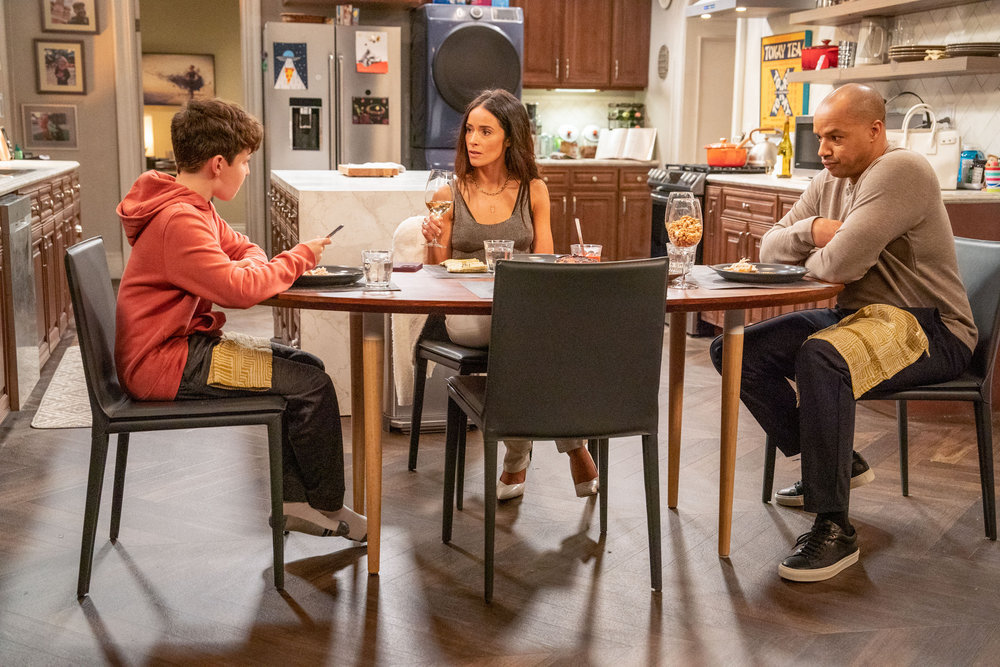 ‘Extended Family’ Creator Mike O’Malley Talks Series Inspirations and ...