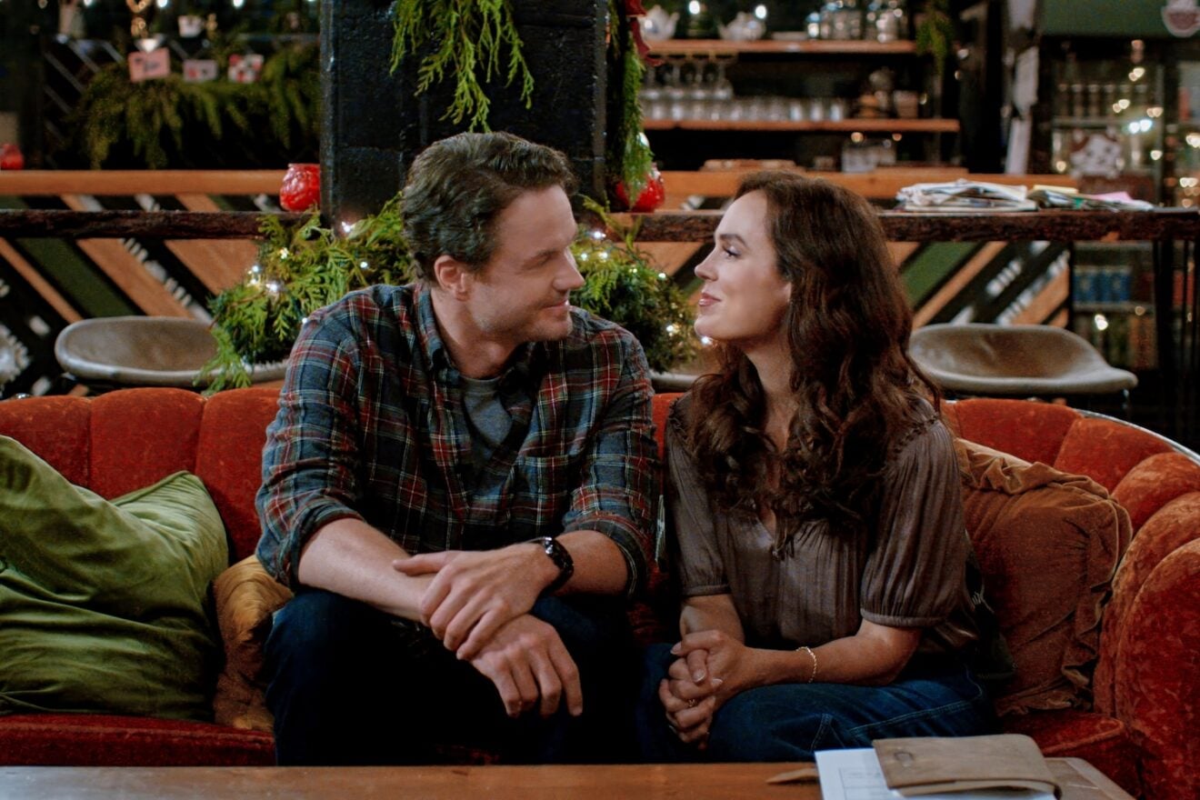 What to Watch on TV This Week: Christmas at the Catnip Cafe, CMA ...
